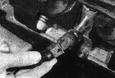 Knock sensor — removal and installation (Renault Clio 1, 1990-1998 ...